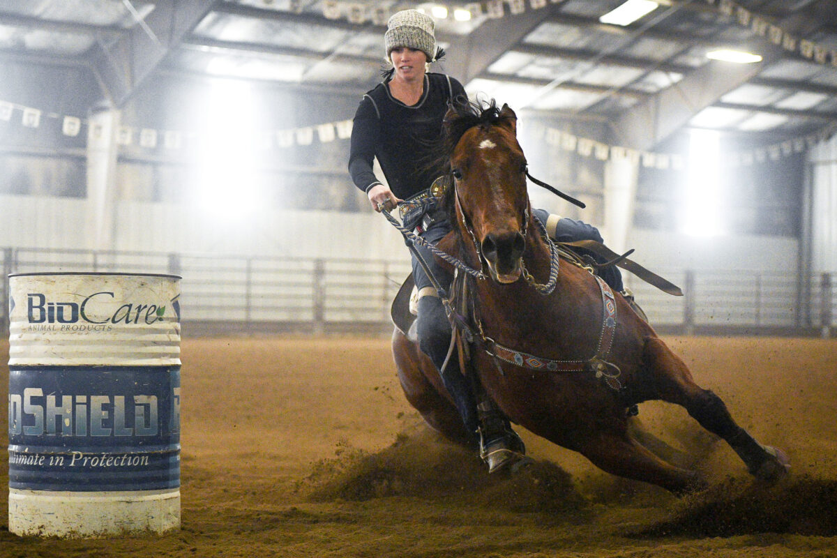Barrel racer Amberley Snyder overcomes paralysis to earn pro card ...